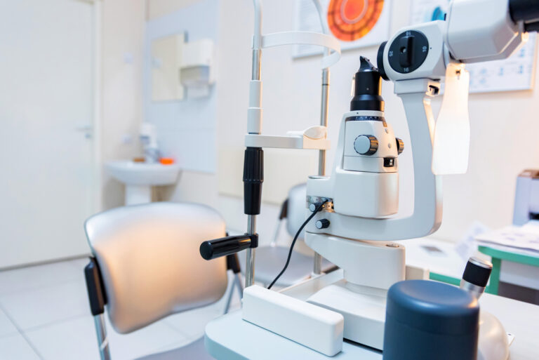 When to See a Neuro-Ophthalmologist: Signs & Symptoms